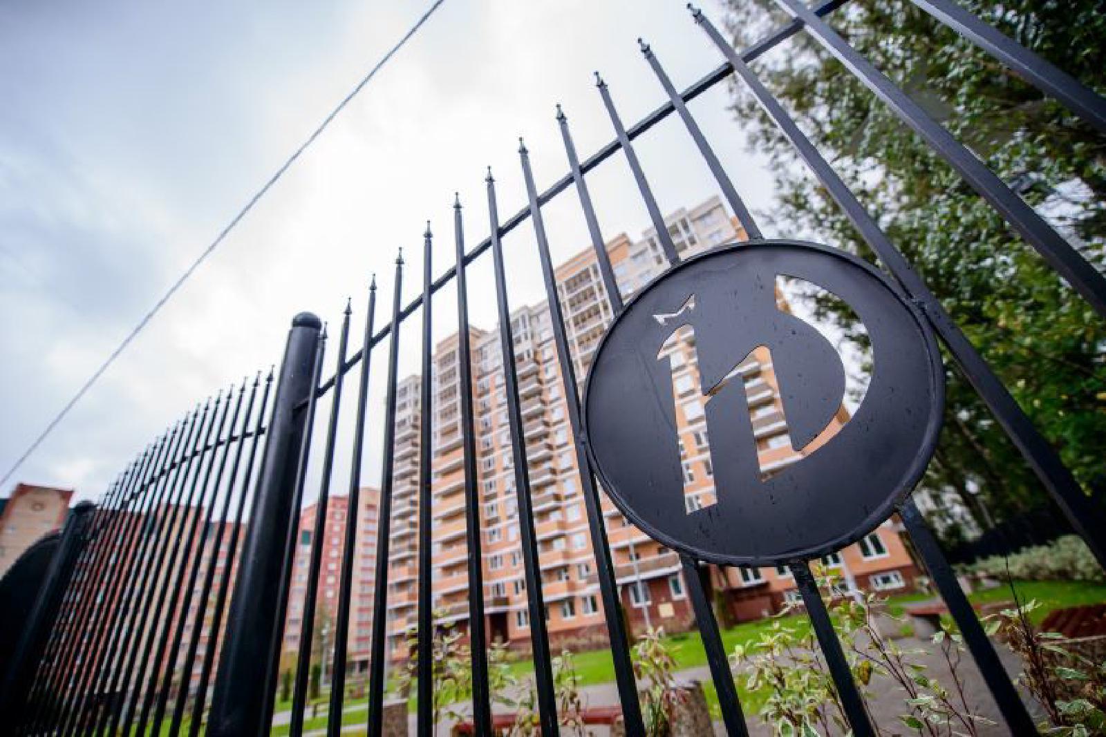 Russian Education Madness: Learning more than 60 Theorems with their Proofs in your First Semester